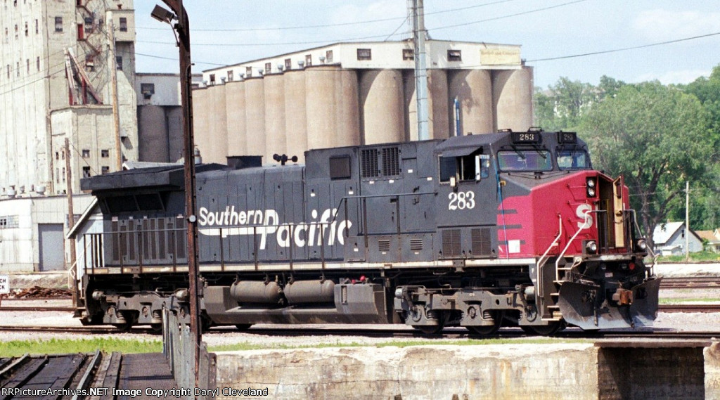SP 283 posing in the CNW yard